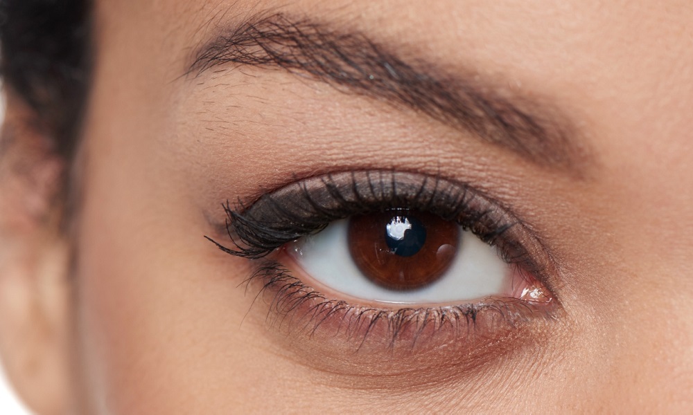 Maquillaje para resaltar ojos pardos